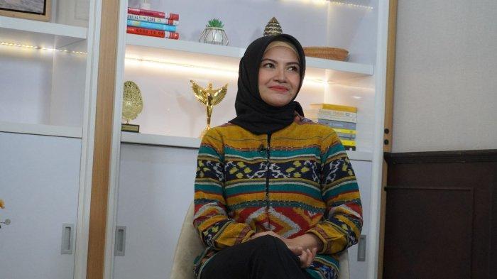 Sosok Tina Talisa, Wanita Cantik Ditunjuk Sebagai Staf Khusus Wapres ...