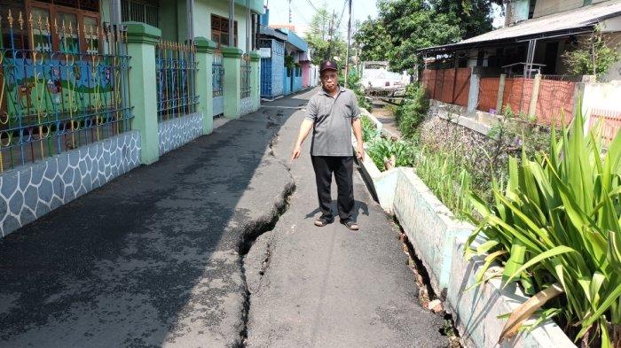 Sudah Lapor Sejak 4 Bulan Lalu, Jalan Amblas 50 Meter di Cawang Belum Diperbaiki - Tribunjakarta.com