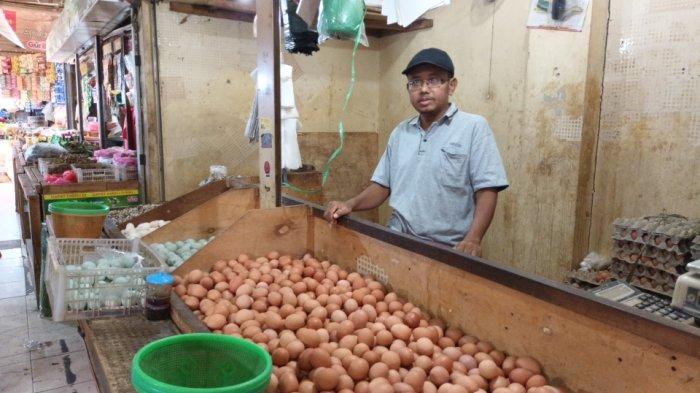 Harga Telur Ayam Mahal, Omzet Pedagang di Pasar Ciracas Anjlok 50 ...