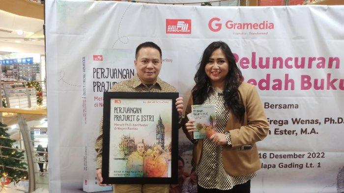 Tulis Buku Perjuangan Prajurit & Istri, Kolonel Frega Wenas Bagikan ...