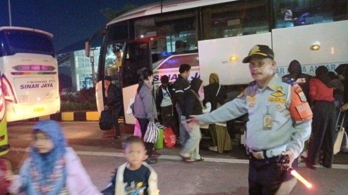 Libur Panjang Berakhir, Arus Balik Penumpang di Terminal Pulogebang Diprediksi Melonjak ...