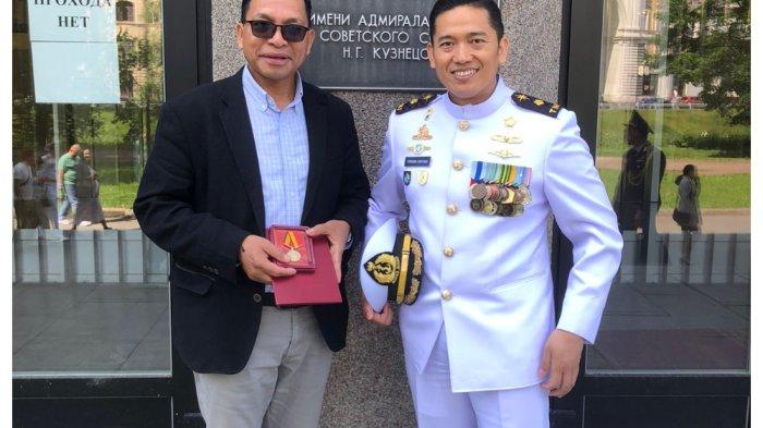 Luar Biasa! Kerja Keras Perwira TNI AL Ini Berbuah Manis, Lulus Cum ...