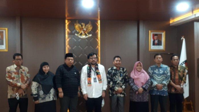 Melihat Prosesi Pendaftaran Bakal Calon Anggota DPD DKI Jakarta ... Melihat Prosesi Pendaftaran Bakal Calon Anggota DPD DKI Jakarta ...