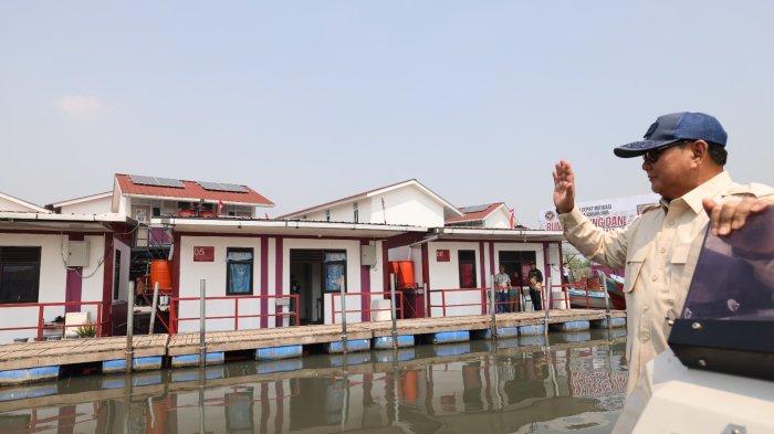 Naik Speed Boat, Prabowo Sambangi Rumah Apung yang Dibangunnya di Muara ...