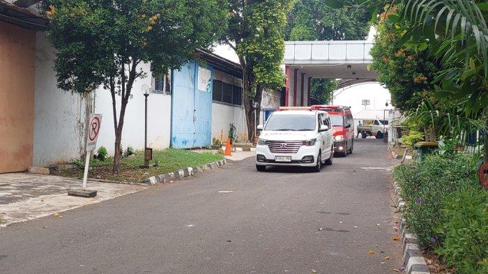 Tiba di Bandara Halim, Jenazah Benny Laos Langsung Dibawa ke Rumah Duka ...