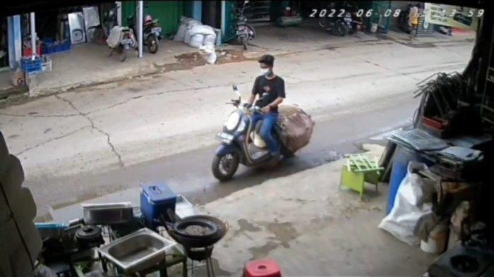 Motor Kurir di Tarumajaya Bekasi Digasak Maling, Paket-paketnya Ikut ...