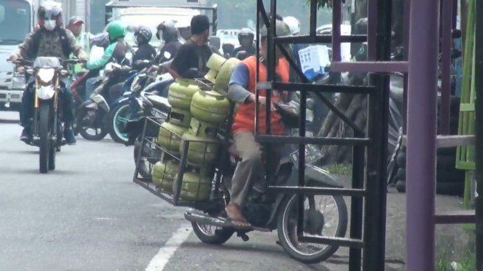 Hindari Razia, Pemotor Bikin Macet Gara-gara Nekat Lawan Arus di Pasar Rebo - Tribunjakarta.com