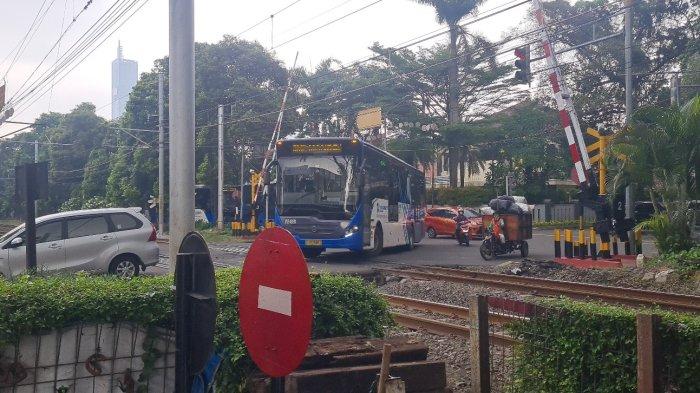 Catat, Ini Aturan Saat Melintasi Perlintasan Sebidang Kereta dan Jalan, Melanggar Bisa Kena ...