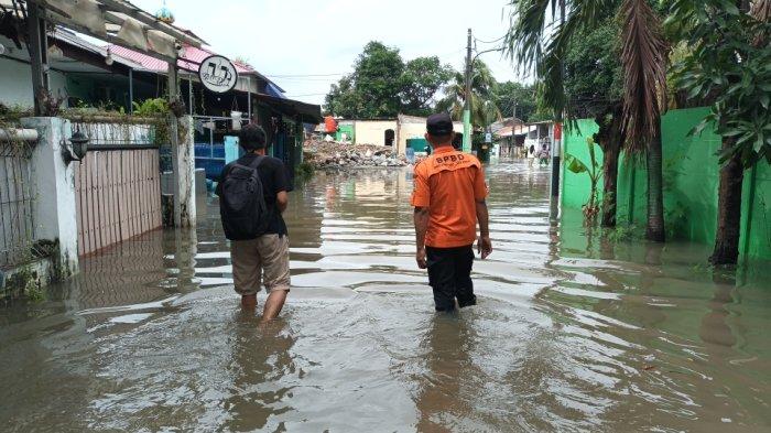 Update Banjir Jakarta: 35 RT Masih Terendam, 1.179 Jiwa Terpaksa Mengungsi - Tribunjakarta.com