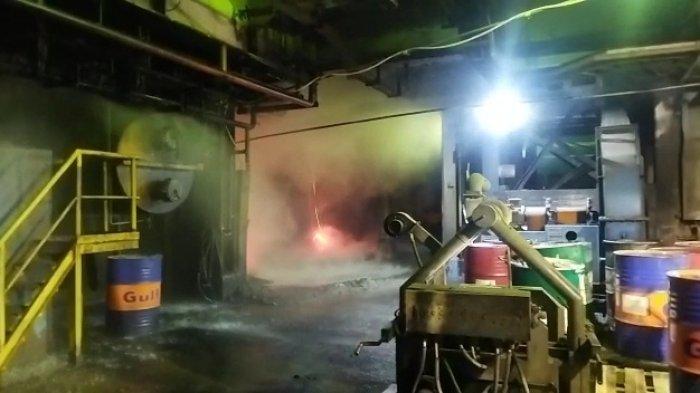 10 Mobil Pompa Atasi Kebakaran Pabrik Botol Kaca di Cakung, Penyebabnya ...