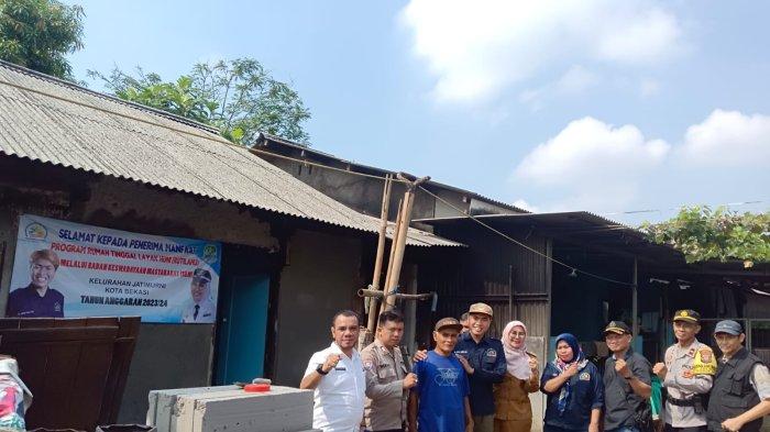 Badan Keswadayaan Masyarakat Jatimurni Bedah Rumah Rutilahu Kakek 80 ...