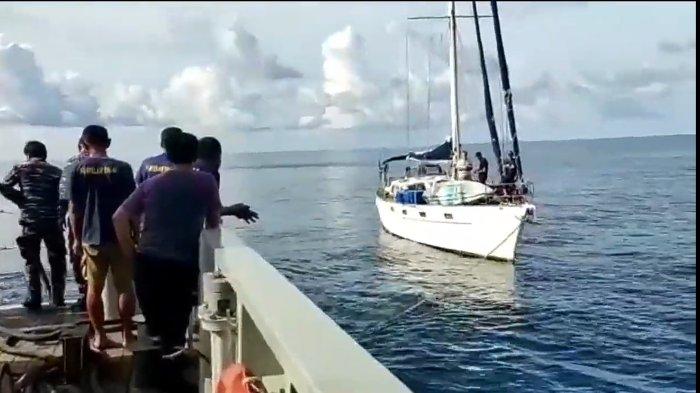 Kapal Mati Buat 3 WNA Terombang-ambing Berhari-hari di Perairan Laut ...