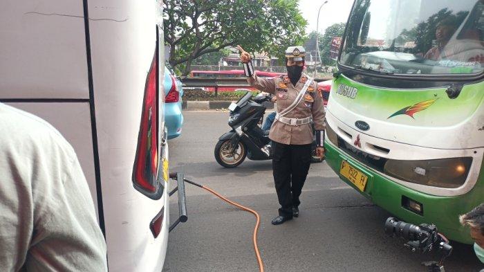 Truk Hingga Bus AKAP jadi Sasaran Razia Uji Emisi di Ciracas Jakarta ...