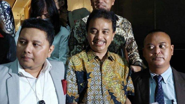 Malam Ini Ditahan, Roy Suryo Tersangka Meme Stupa Candi Borobudur Tak Pakai Penyangga Leher ...