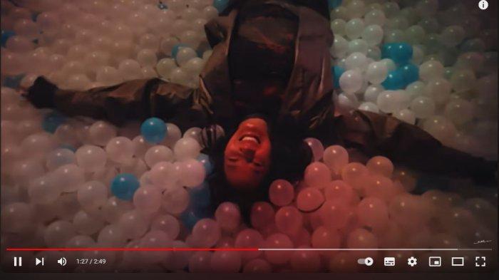 Lirik Lagu Dari Planet Lain - Sal Priadi - Tribunjakarta.com