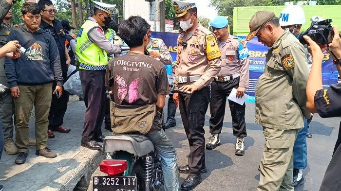 Operasi Zebra 2023, Kapolres Jaksel Minta Anggota Humanis dan Edukasi Pelanggar Lalu Lintas ...