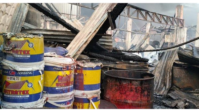 Bahan Kimia Sulitkan Petugas, Kebakaran Pabrik Cat di Jakut Susah Padam ...