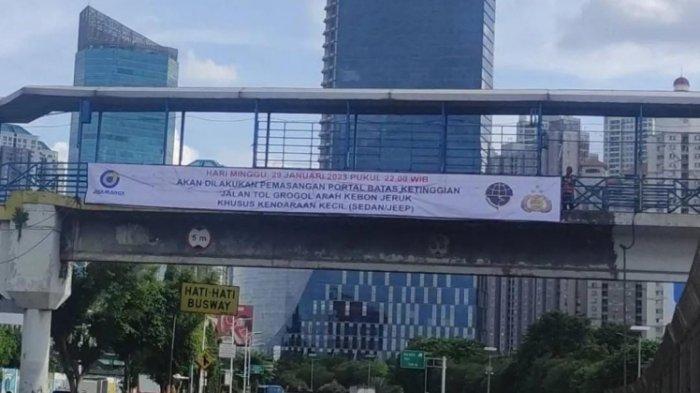 Polres Jakbar Pasang Portal Pembatas Ketinggian di Tol Grogol-Kebon ...