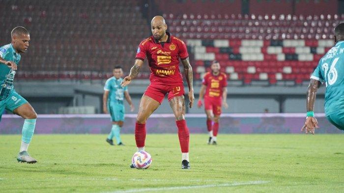 Ada Apa dengan Gustavo Almeida? Sempat Buat Hattrick, Kini Mandul di 5 ...