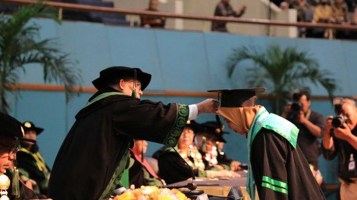 Wisudawan UPNVJ Diarahkan Jadi Lulusan Adaptif, Inovatif, dan Kompeten ...