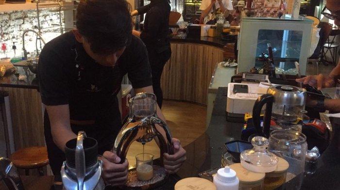 Merasakan Minum Jamu Ala Kafe Kekinian di Kawasan Kota Tua ...