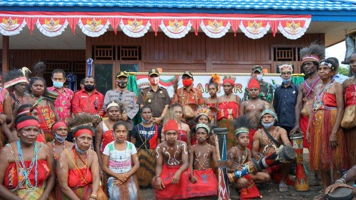 Resmikan Kantor Lembaga Adat Sumuri, Bupati Teluk Bintuni: Simbol ...