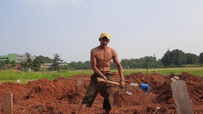Punya Badan Atletis Bak Aktor Laga, Ini Cara Bahrudin Tukang Gali Kubur ...