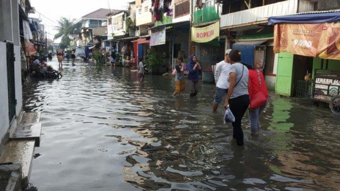 Tak Kunjung Surut Total, Banjir di Jalan Krapu Muara Angke Malah Tambah Tinggi - Tribunjakarta.com