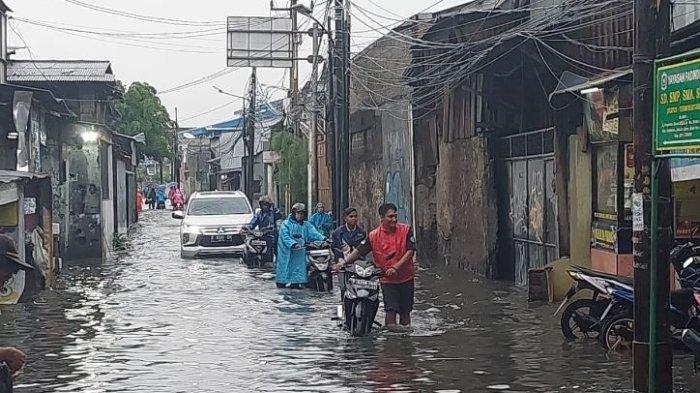 UPDATE Banjir Jakarta: 20 RT dan 3 Ruas Jalan di Jakbar Masih Tergenang - Tribunjakarta.com
