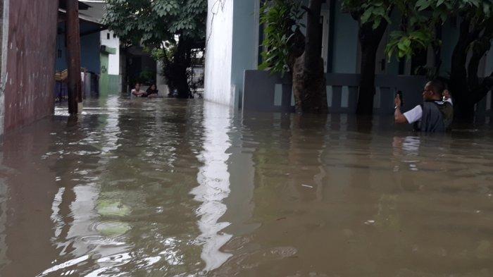 Luapan Kali Cipinang, Ratusan Rumah Terendam Banjir di Kampung Rambutan - Tribunjakarta.com