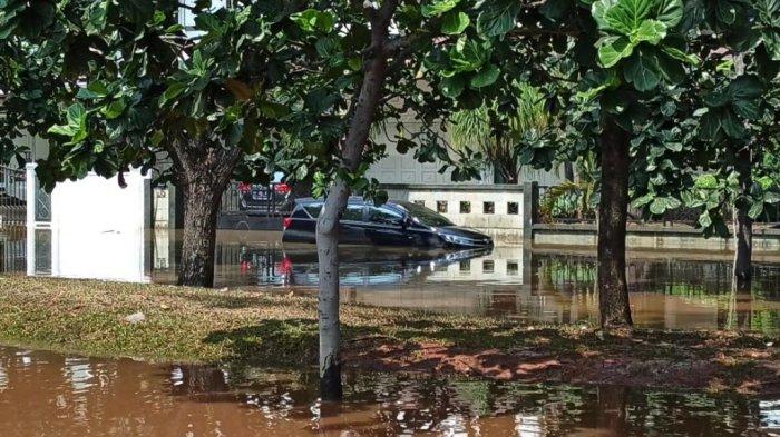 Kompleks Pantai Mutiara Pluit Jakarta Utara Terendam Banjir Rob ...
