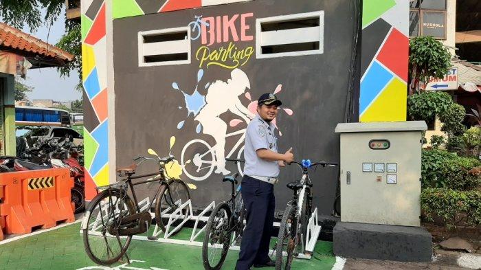 Terminal Kampung Rambutan Punya Tempat Parkir Khusus Sepeda ...