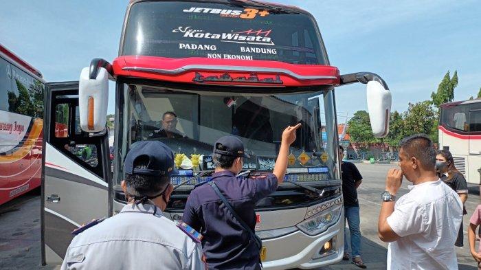 Jelang Nataru, Petugas Mulai Ramp Check Bus AKAP di Terminal Kampung Rambutan - Tribunjakarta.com