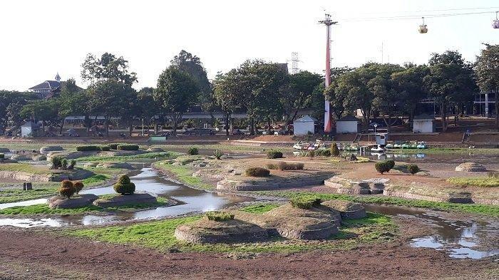 Penampakan Danau Miniatur Kepulauan Indonesia di TMII Mengering Akibat ...