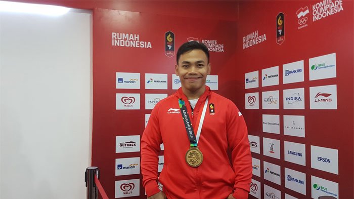 Senyum Eko Yuli Irawan, Atlet Peraih Emas Angkat Besi Ketika Tiba di ...