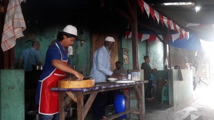 Cerita Haji Ismail Asal Mali, Gagal Jualan Sepatu Banting Setir Bikin ...