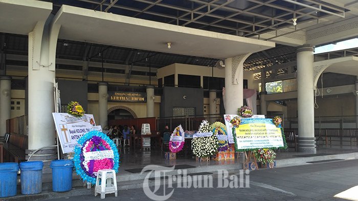 Begini Suasana Rumah Duka Kertha Semadi, Tempat Jenazah Hari Darmawan ...
