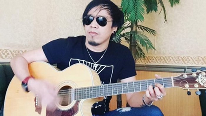 Ian Kasela Jual Kacamata Hitamnya Rp100 Juta Lebih, Pernah Ditawar ...