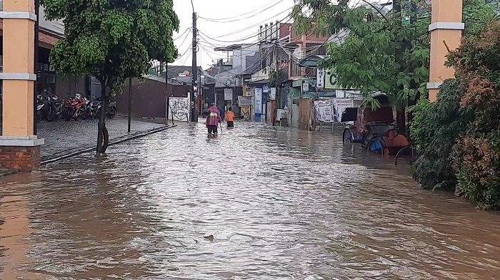 Pagi Ini, Belasan Pemukiman Warga dan Ruas Jalan di Jaktim dan Jakut Dikepung Banjir ...