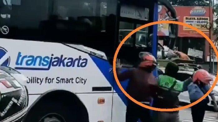 Viral Sejumlah Pengemudi Ojol Serang Bus Transjakarta di Kramat Jati, Penumpang Berteriak ...