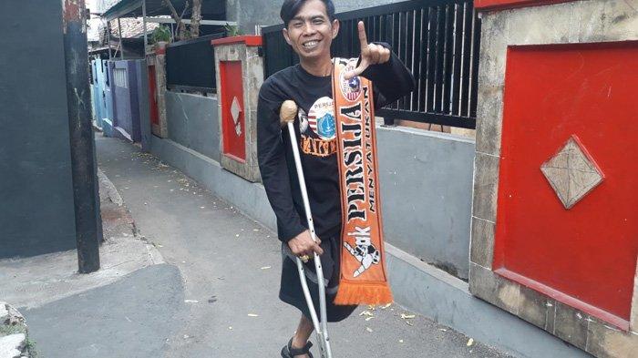 Kisah Jamaludin: Jakmania Berkaki Satu, Pernah Terinjak-injak dan ...
