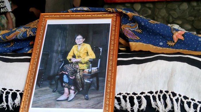 Aktris Ken Zuraida Tetap Berkarya Meski Sakit, Panembahan Reso Karya ...