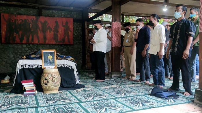 Sosok Ken Zuraida di Mata Keluarga, Teladan Pekerja Keras: Tetap ...