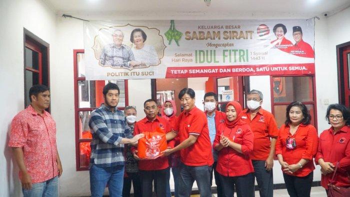 Bagikan 3 Ribu Paket Sembako, Keluarga Besar Sabam Sirait Bantu Kader ...