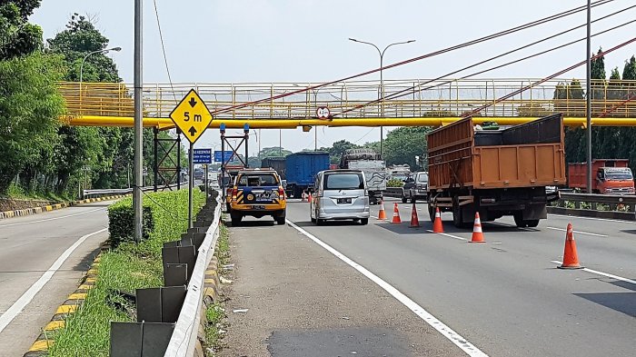 Sudah Dipasang Tiang Penyangga, Ini Kondisi JPO di Jalan Tol Bambu Apus ...