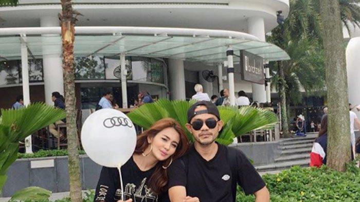 Kisah Istri Herman Seventeen di Balik Pemakaman Suaminya 'Almarhum yang ...