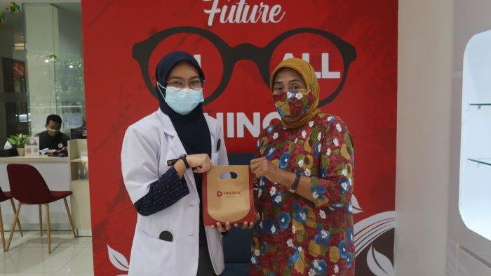 Tebar Kebaikan di Bulan Ramadan, Kasoem Vision Care Donasikan Kacamata Gratis - Tribunjakarta.com