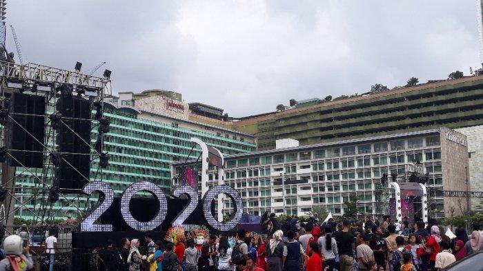 Ada Konser Hiburan, Kawasan Bundaran HI Mulai Padat Pengunjung Jelang Malam Pergantian Tahun ...