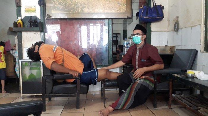 Sang Maestro Pijat dari Cipete, Haji Naim Penyembuh Patah Tulang: Pakai ...