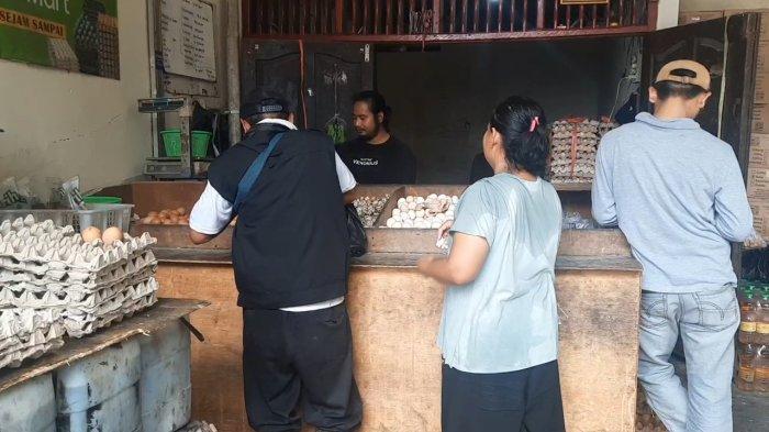 Jelang Puasa, Harga Telur Ayam di Agen Kramat Jati Tembus Rp31 Ribu Per ...